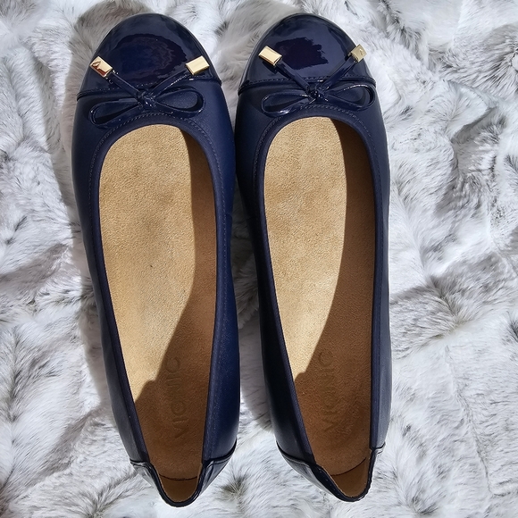 Vionic | Shoes | Vionic Ballet Flats Minna Leather Patent Toe Slip On ...